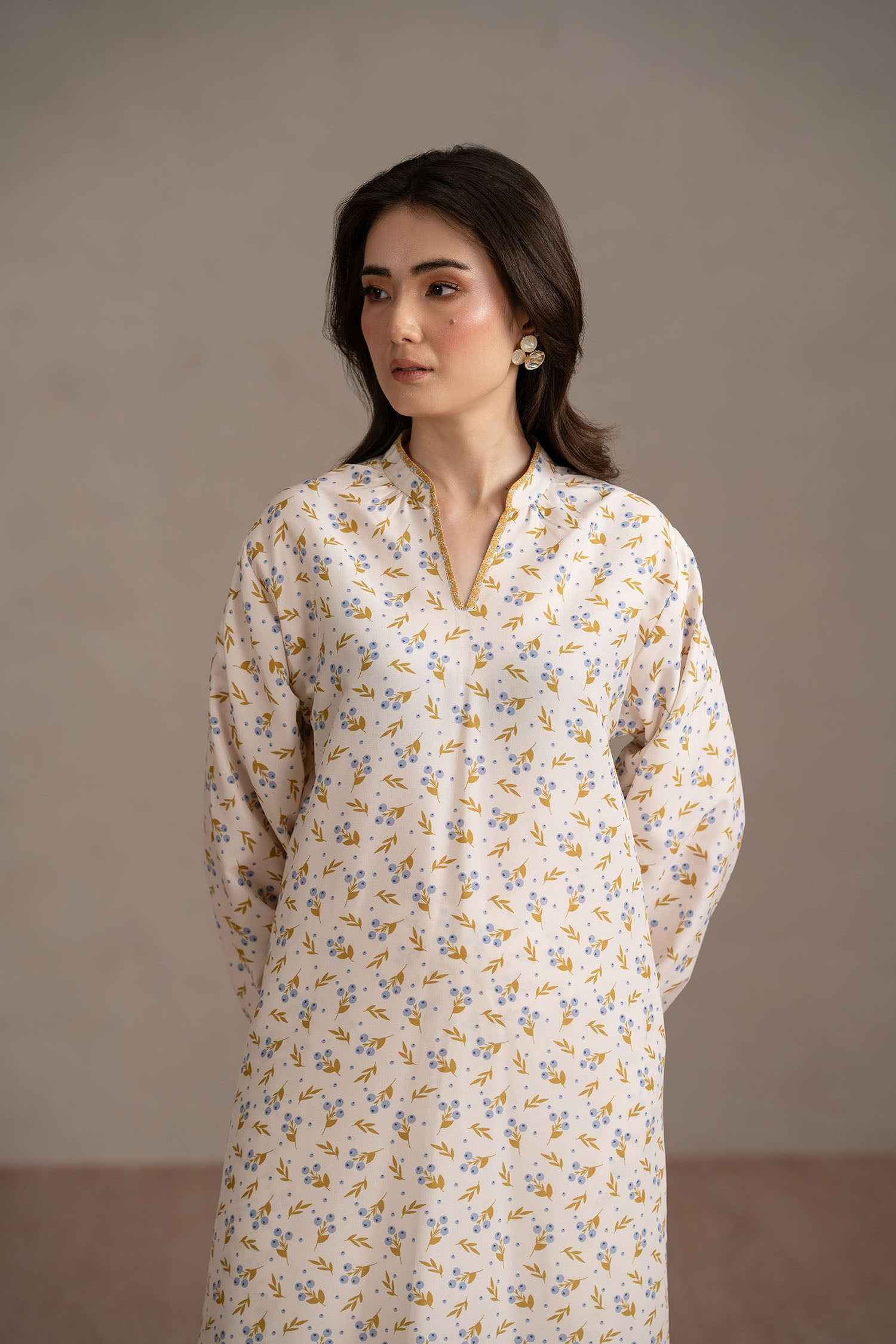 New Arrivals – Akbar Aslam